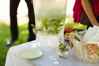 Wedding Guide Essentials: Drink Dispenser Ideas to Stay Cool - Love ...