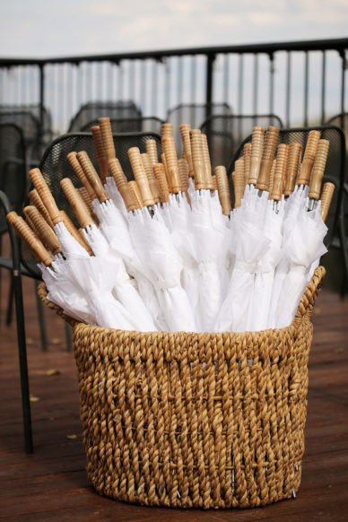 11 Top Wedding Umbrellas to Buy for Your Big Day – Rain or Shine ...