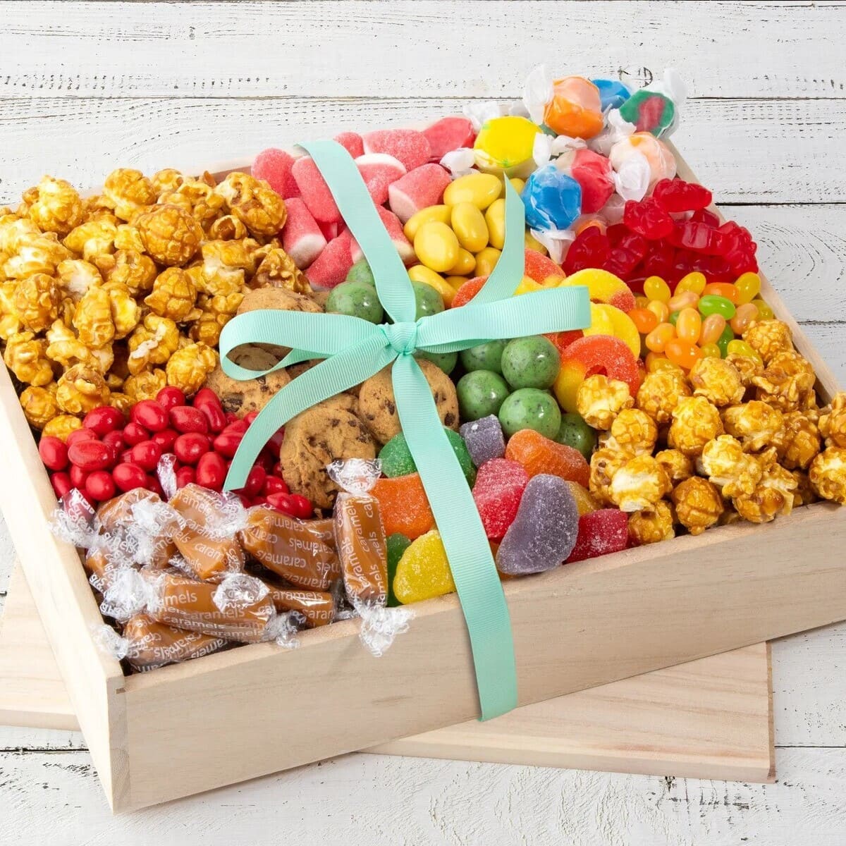 15 Candy Gift Baskets + DIY Ideas For An Incurable Sweet Tooth - Love ...